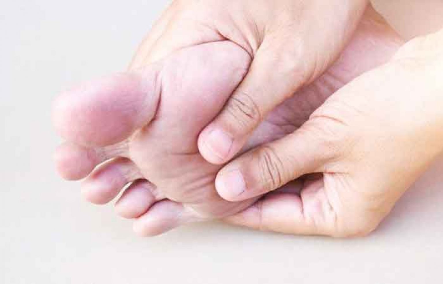 علت پا درد و درمان درد پا با طب سنتی - ستاره