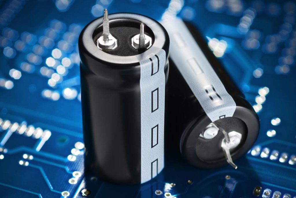 خازن چیست؟ | آشنایی با انواع خازن ها، ظرفیت و کاربرد آن‌ها - ستاره